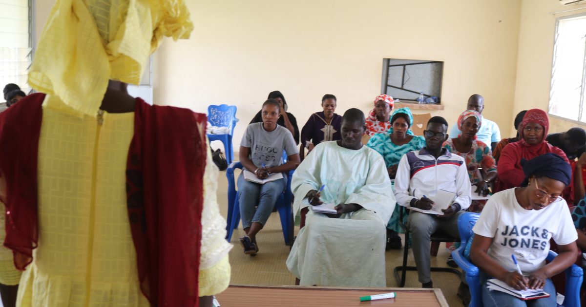 Le CNCR forme 100 jeunes en techniques avicoles et management de ...